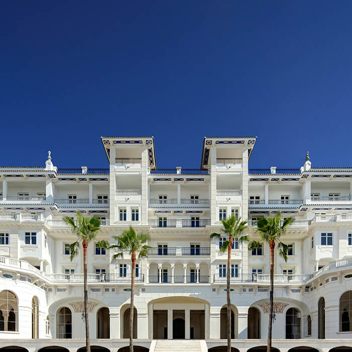 Edificio De Hotel De 5 Estrellas